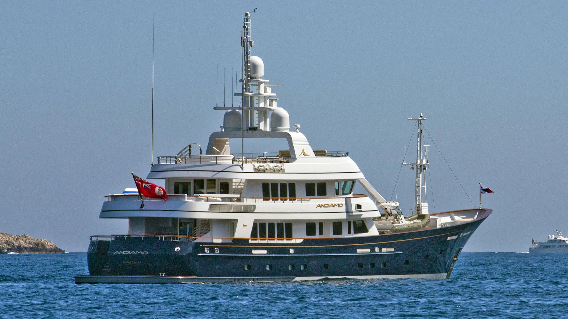 Moonshadow yacht (Feadship, 42.56m, 2003)